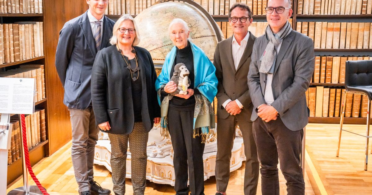 World-renowned ethologist and activist Dr. Jane Goodall gives inspiring ...