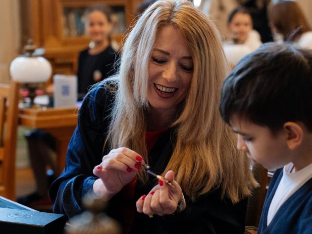 Promoting handwriting in the digital age: “Calligraphy Hour” at the ...
