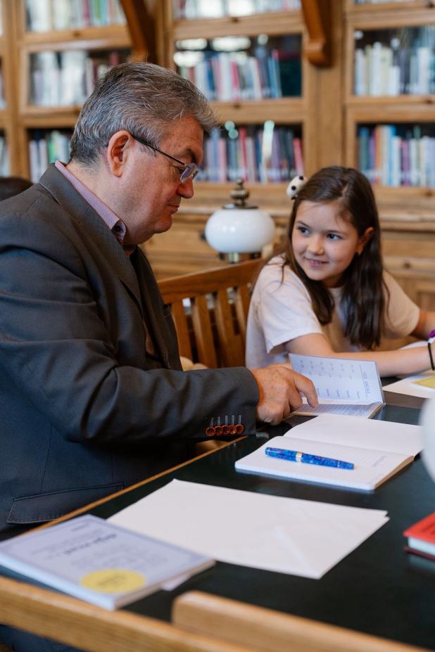 Promoting handwriting in the digital age: “Calligraphy Hour” at the ...